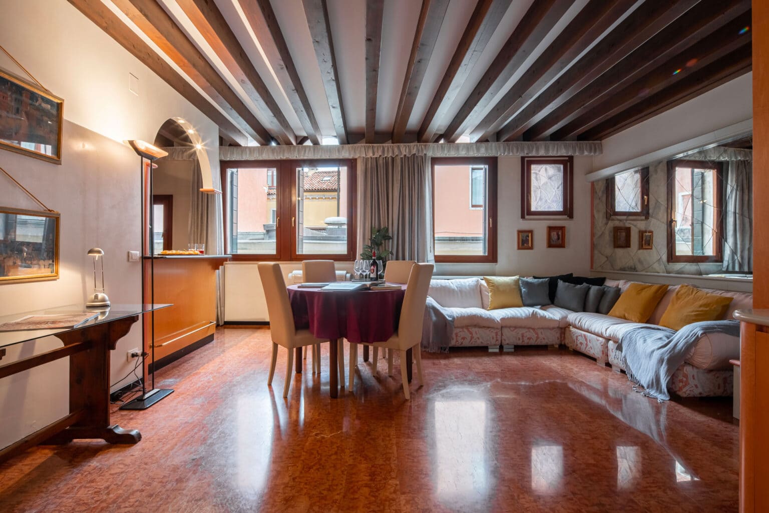 Rental Apartments in Venice Italy - Red House Company